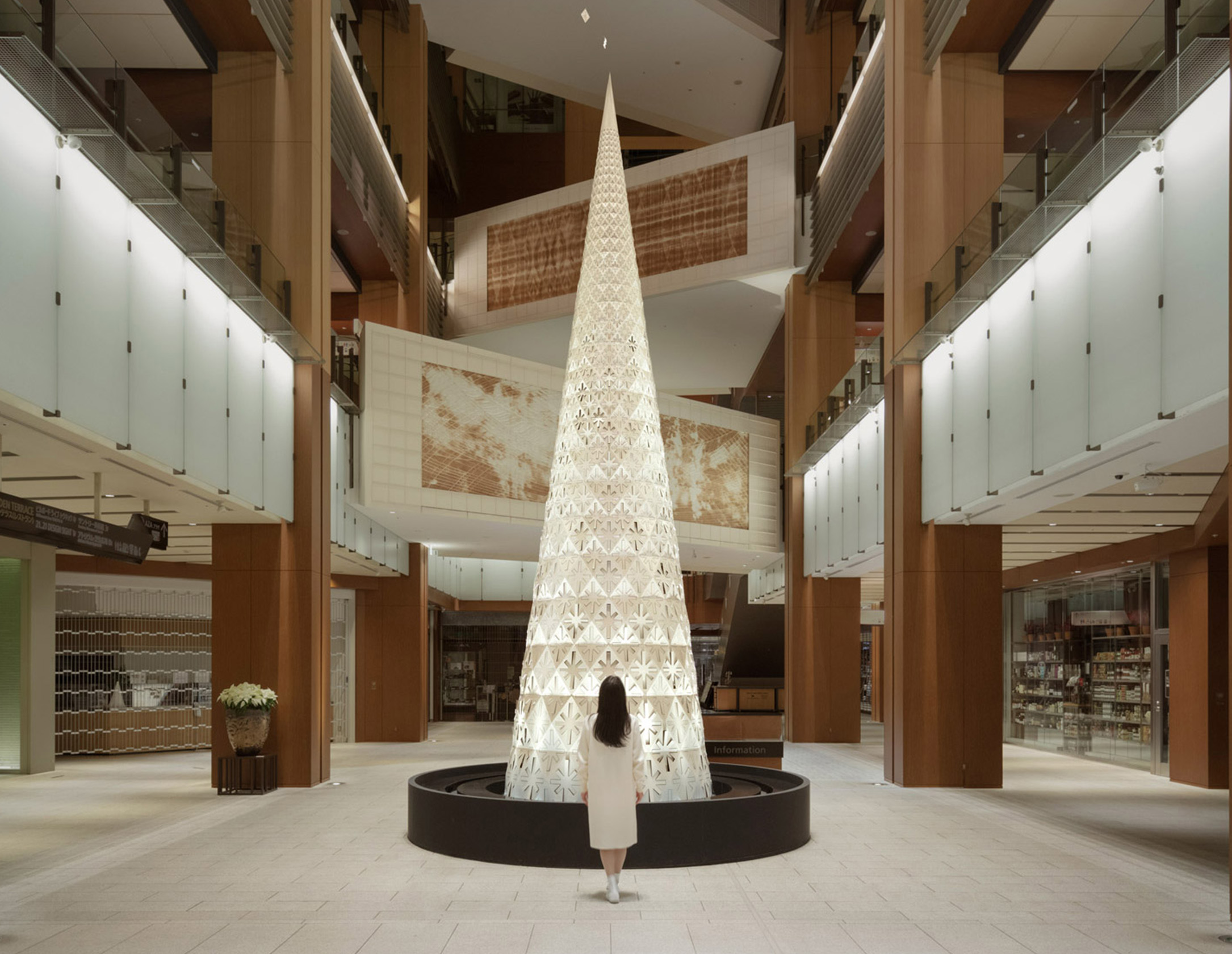 一闪一闪亮晶晶，nendo圣诞树带来了“空气感闪烁” | TOPYS创意内容平台